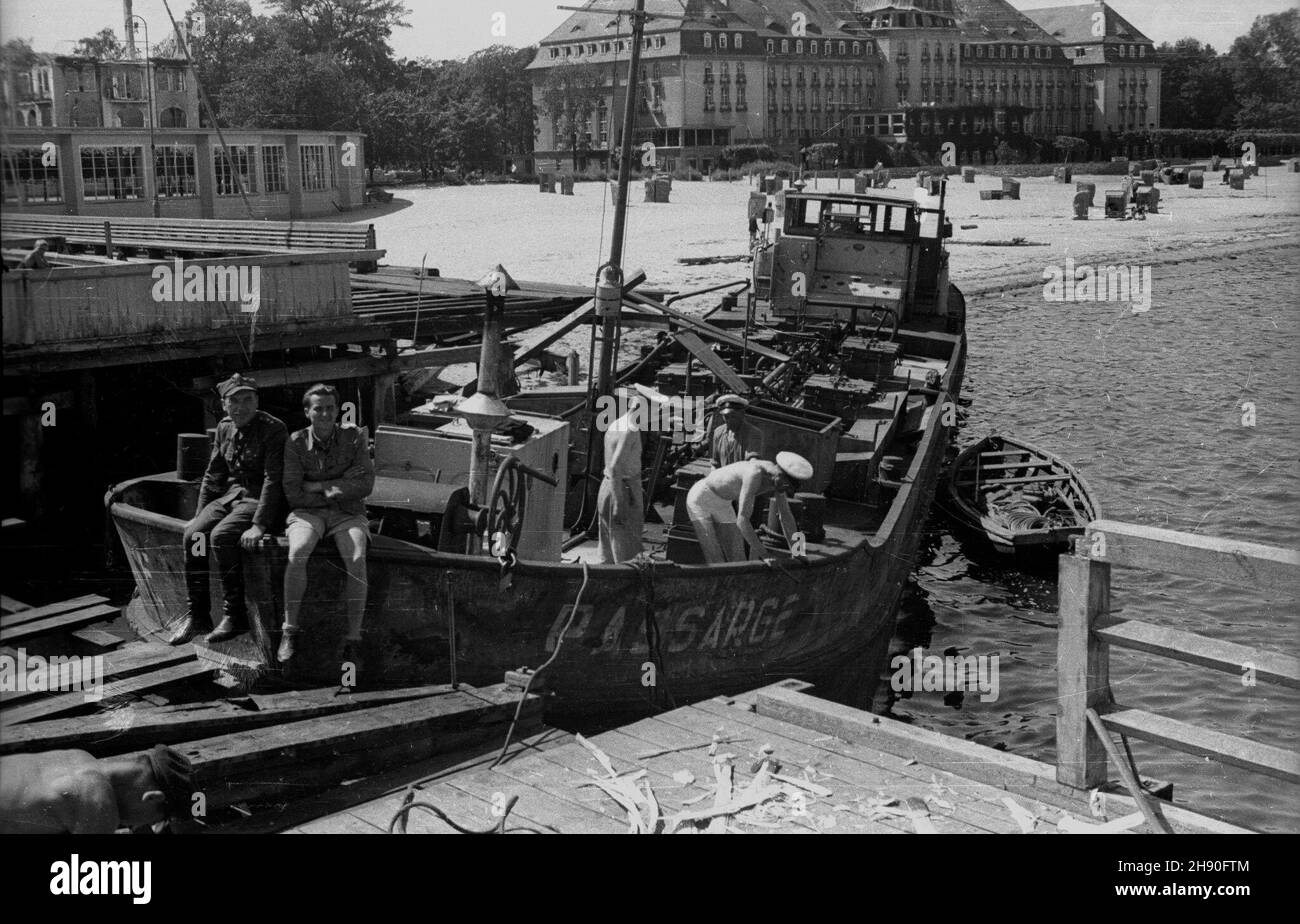 Sopot, 1947. Statek Passarge przy molo, zniszczonym podczas drugiej ...
