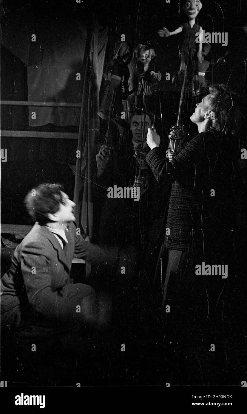 Operating a puppet hi-res stock photography and images - Alamy