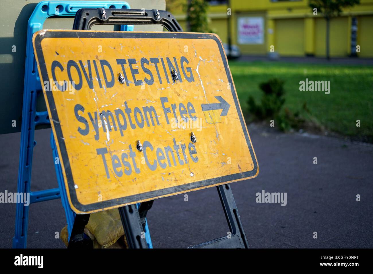 Free covid test sign hi-res stock photography and images - Alamy