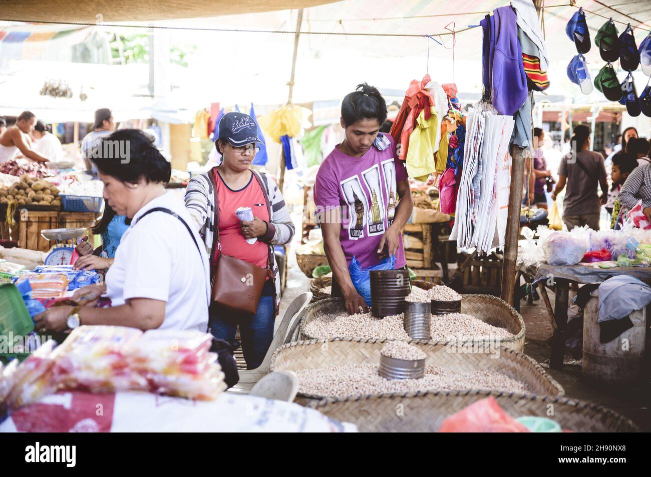 Traditional filipino store hi-res stock photography and images - Alamy