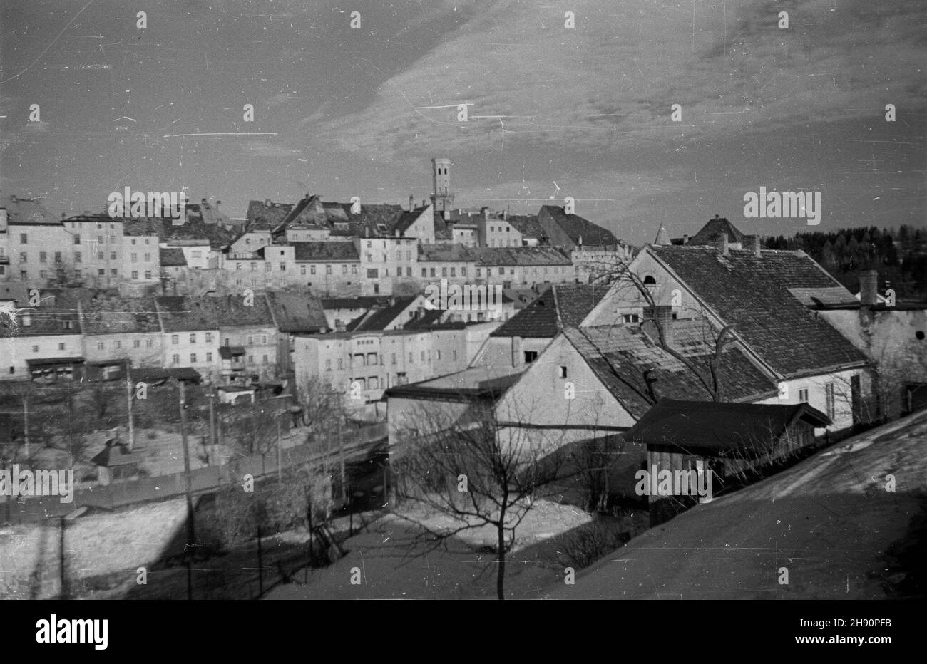 Bystrzyca K³odzka, 1947-03. Widok miasta, w g³êbi wie¿a zegarowa ...