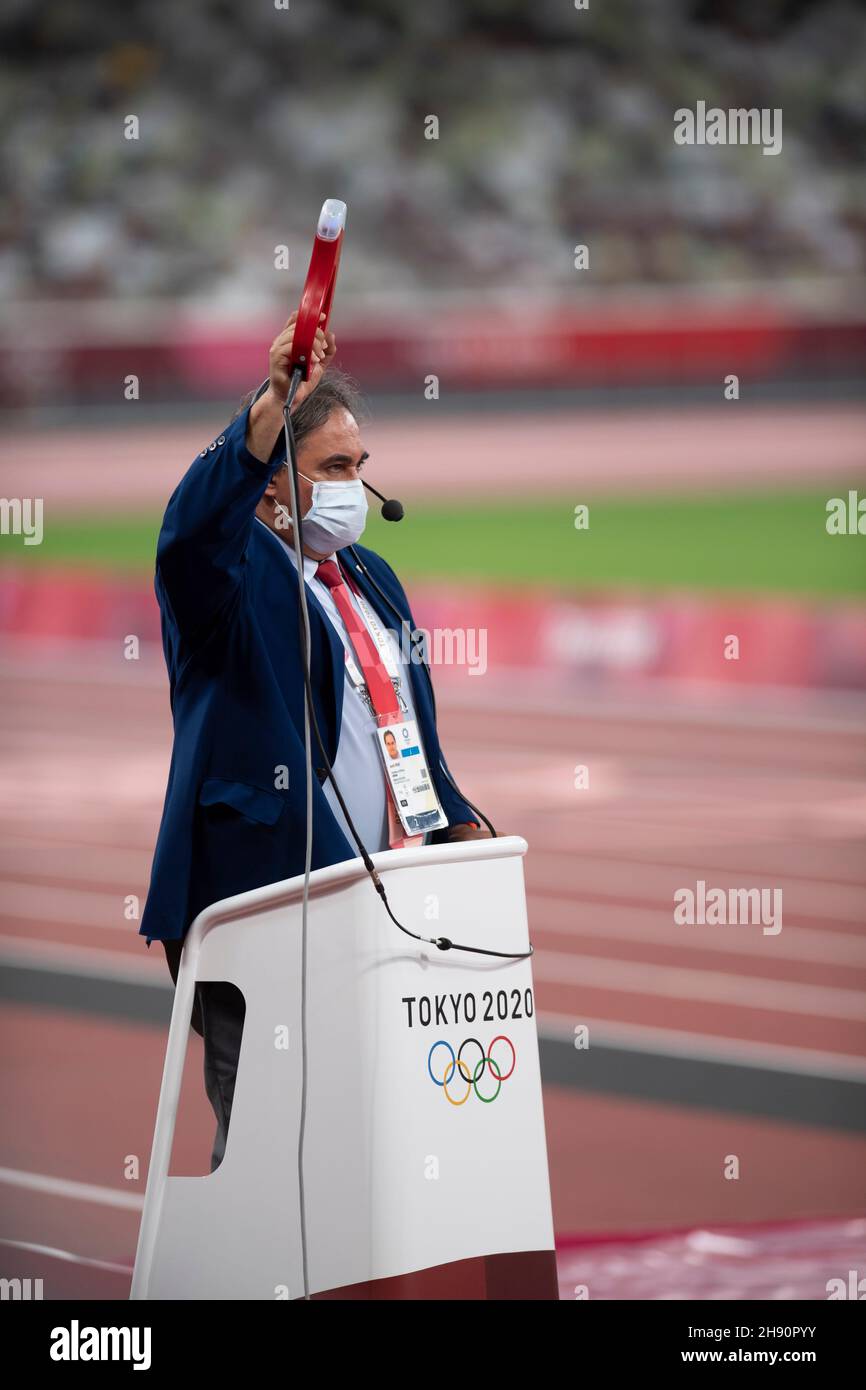 Athletics judge starting with the pistol at the Tokyo 2020 Olympic ...