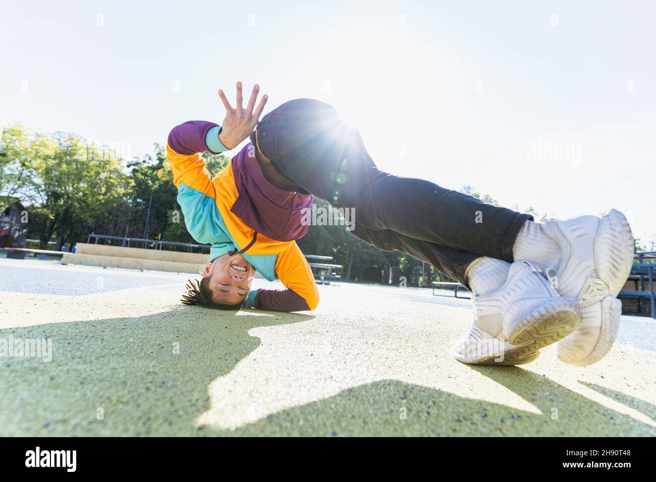 Asian dancing hi-res stock photography and images - Alamy
