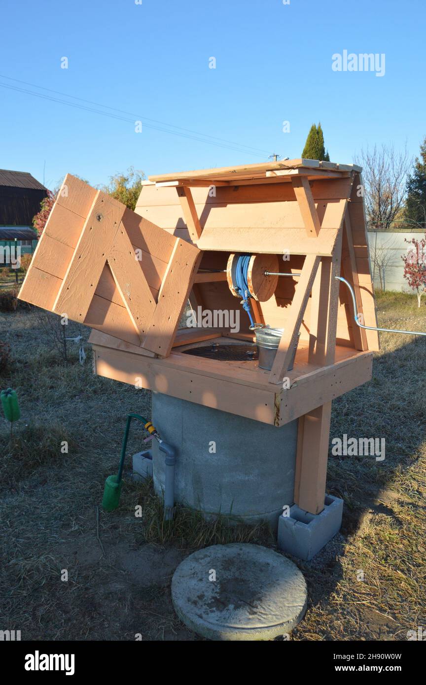 Antique well house hi-res stock photography and images - Alamy