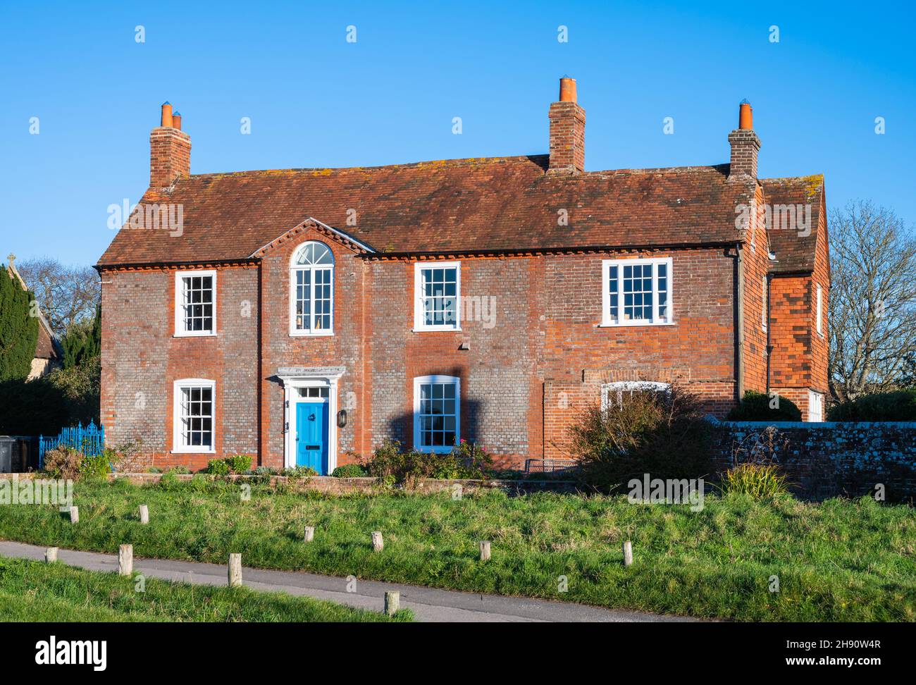 Grade 2 listed building or structure hi-res stock photography and ...
