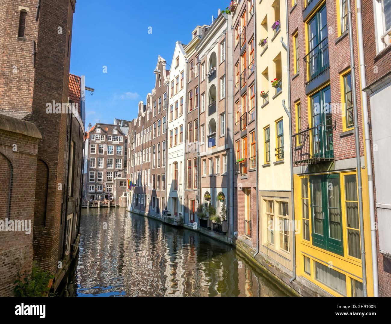 Traditional dutch houses hi-res stock photography and images - Alamy