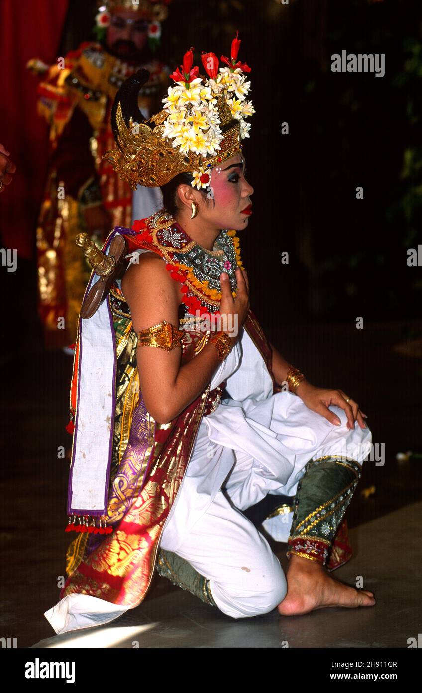 Balinese traditional dress hi-res stock photography and images - Alamy