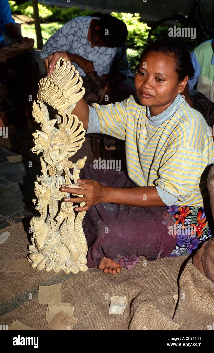 Artisan sculpture hi-res stock photography and images - Alamy