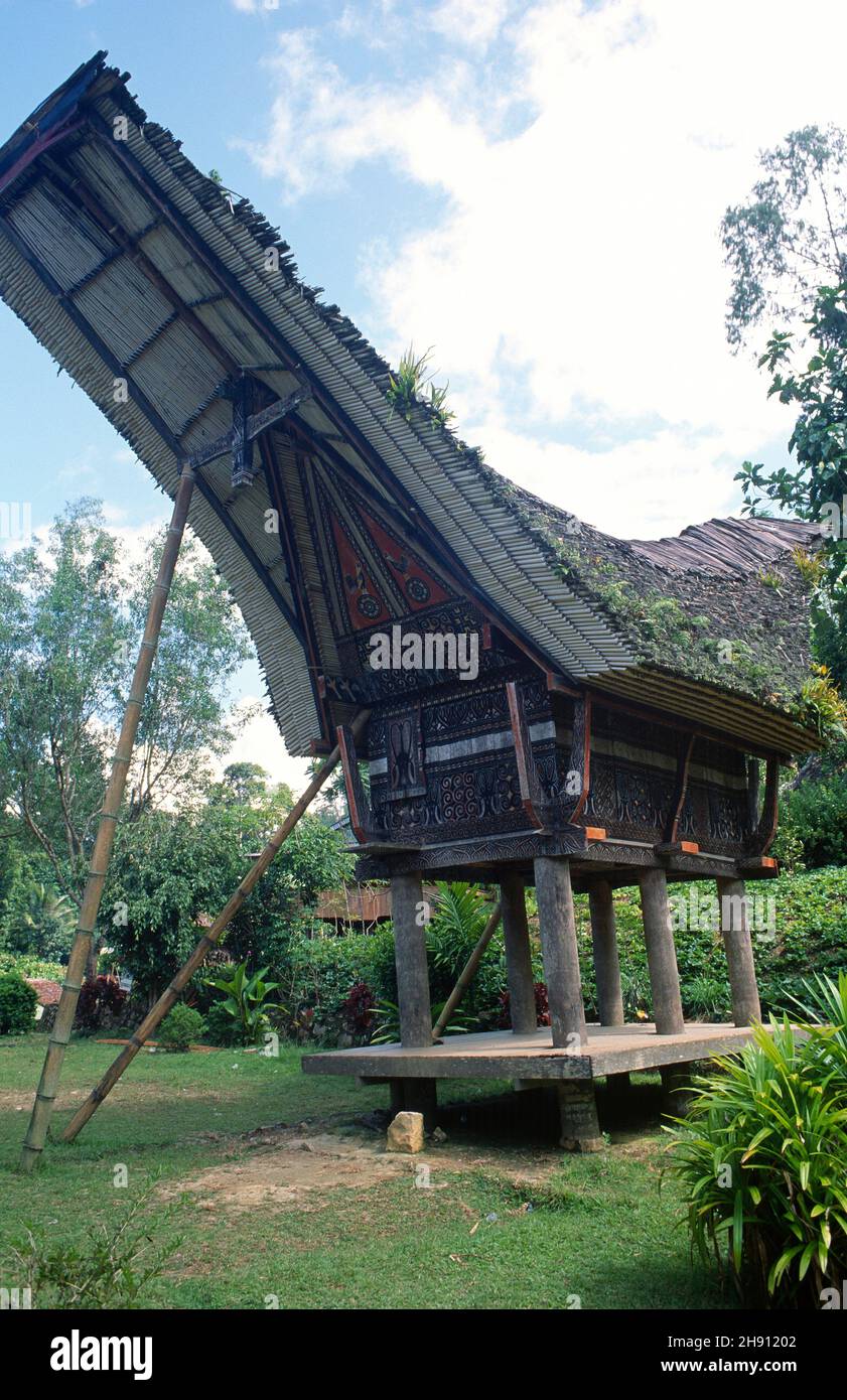 Traditional toraja architecture hi-res stock photography and images - Alamy