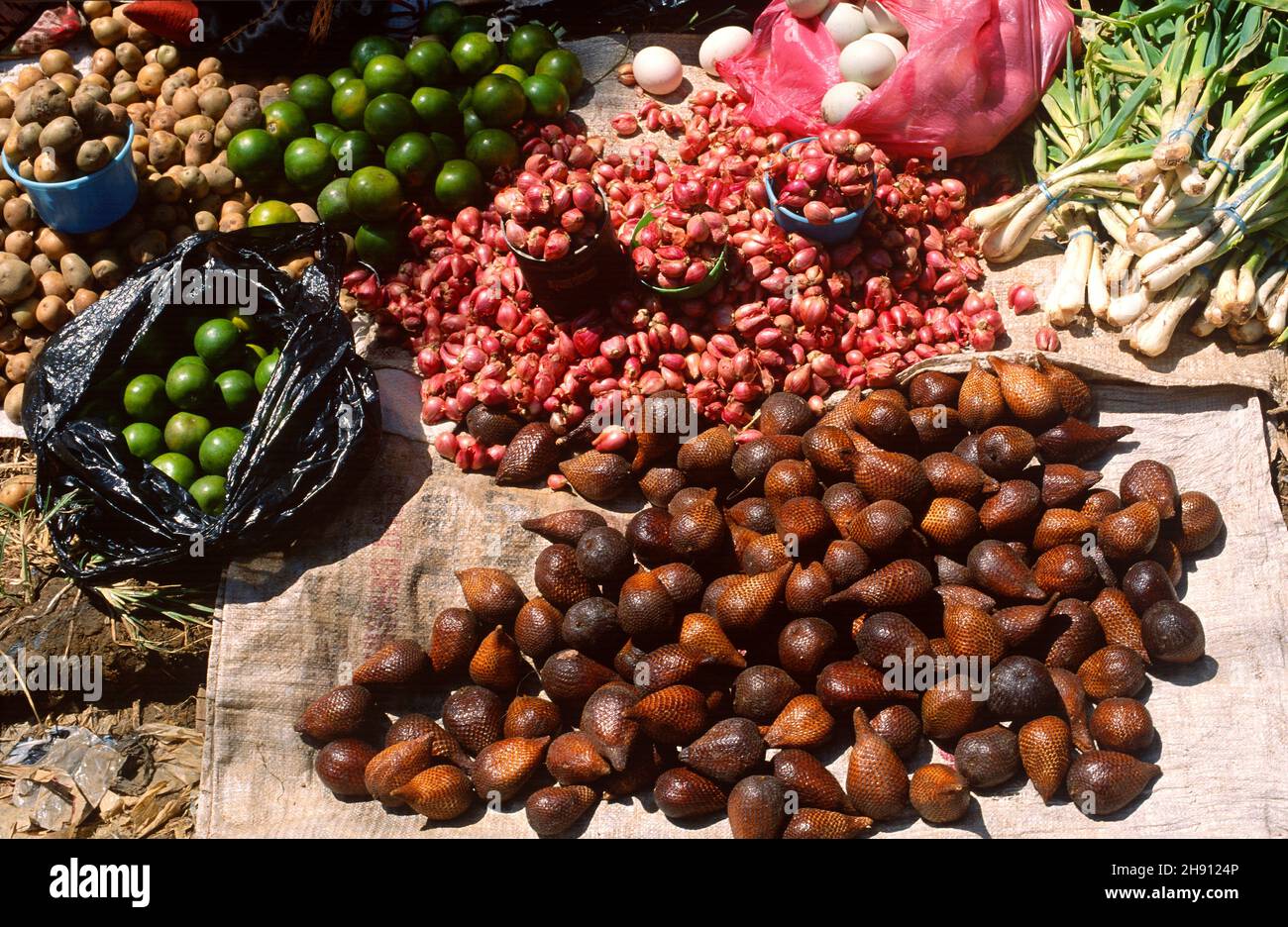 Rantepao market. Tana Toraja, Sulawesi, Indonesia Stock Photo - Alamy
