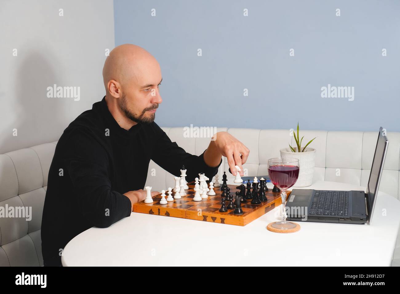 Chess board side view hi-res stock photography and images - Alamy