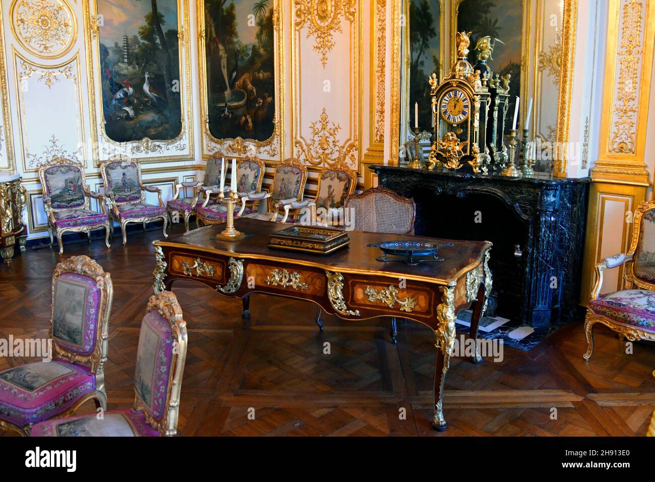 Chateau de chantilly interior hi-res stock photography and images - Alamy