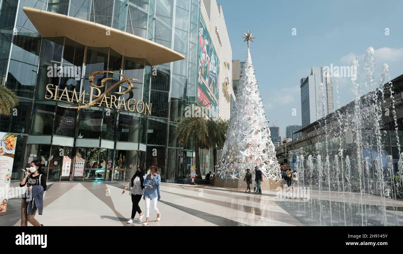 Christmas tree siam paragon shopping hi-res stock photography and ...