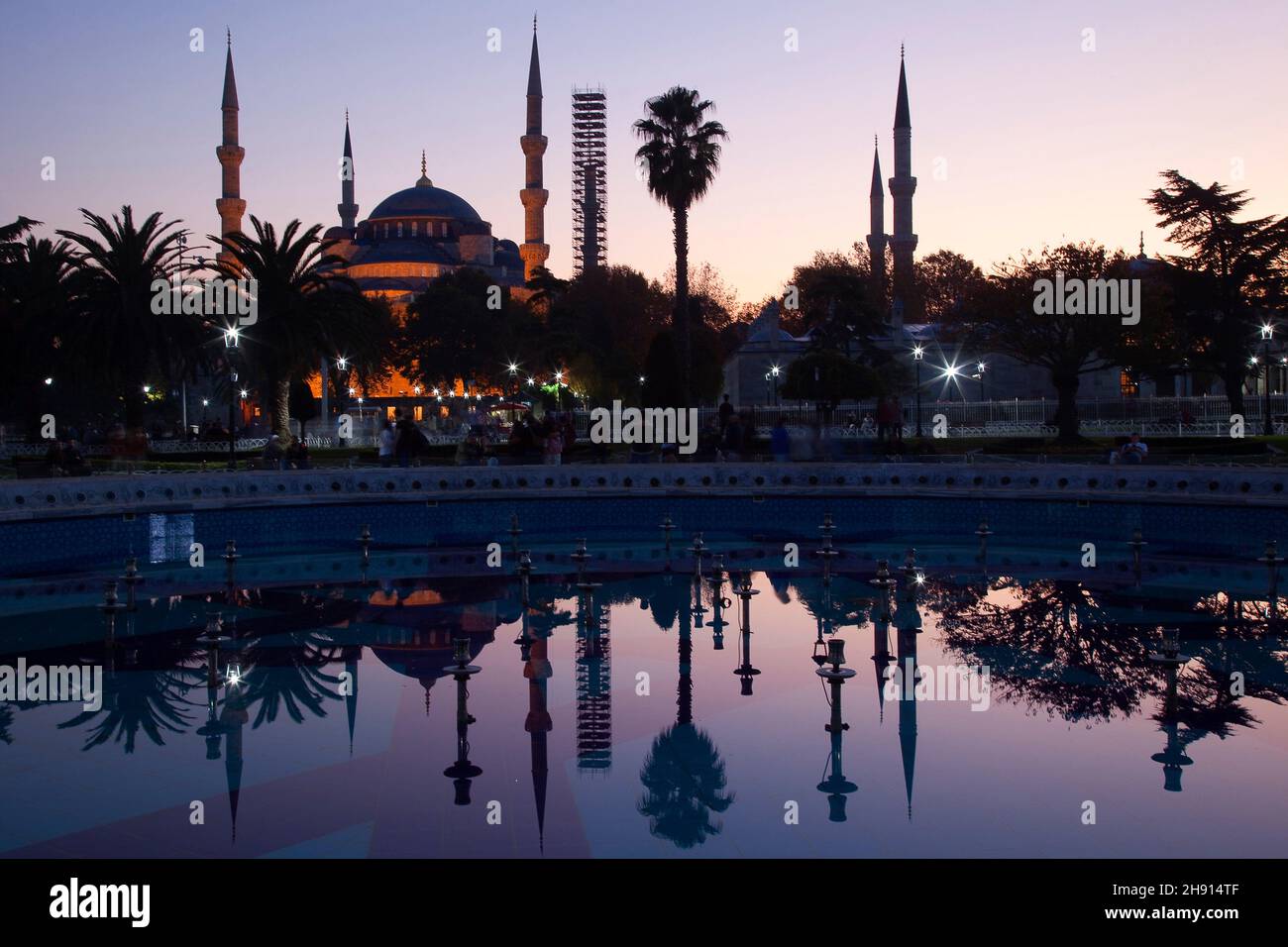 Illuminated place of worship religion islam architecture hi-res stock ...