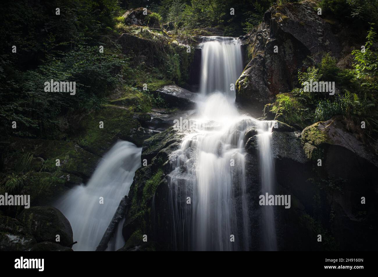 Dark view falls park hi-res stock photography and images - Alamy