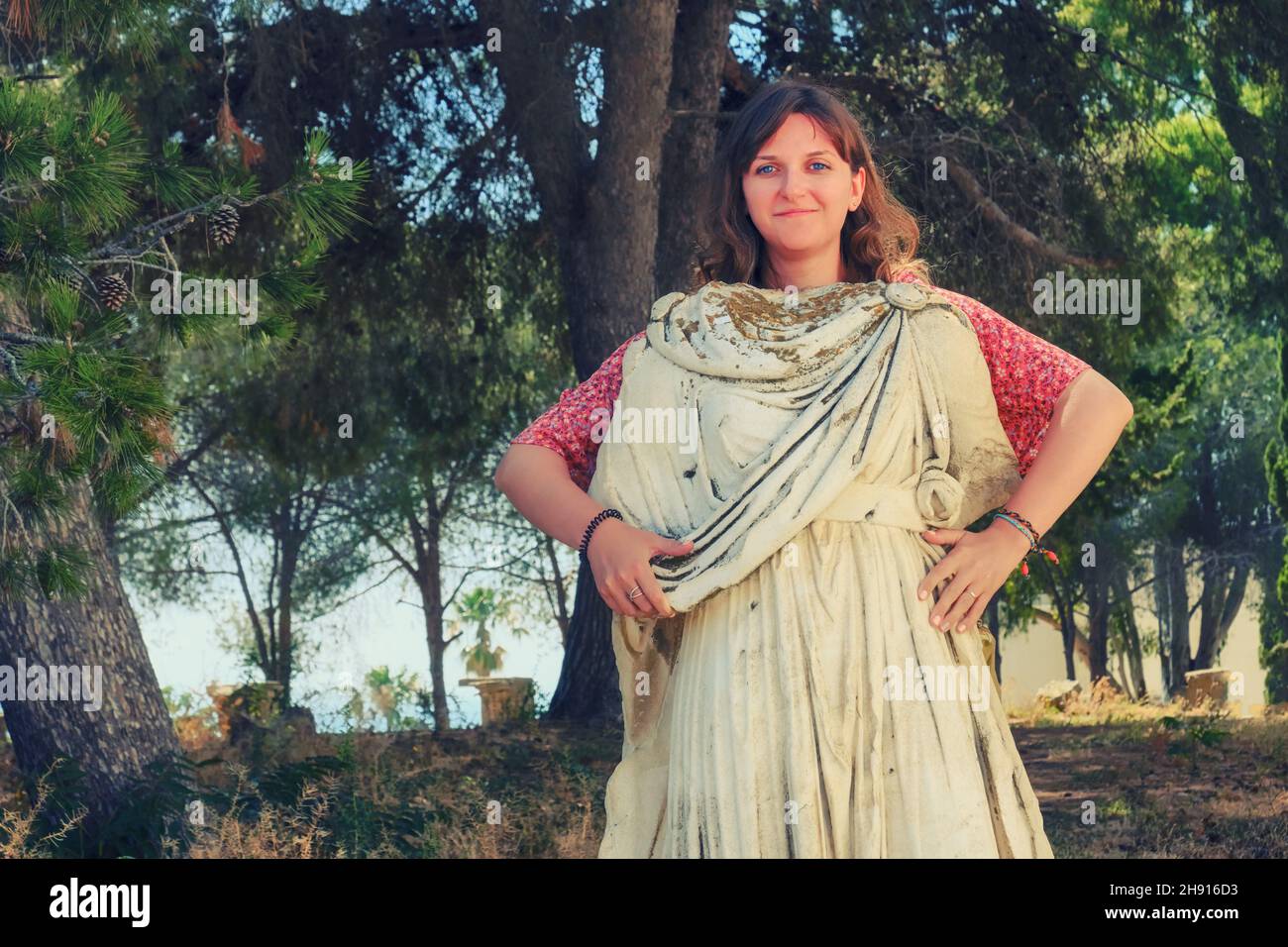 Headless girl hi-res stock photography and images - Alamy