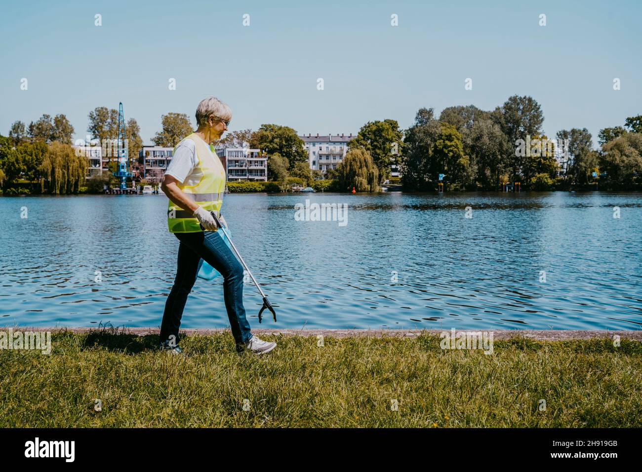 Female climate activist hi-res stock photography and images - Alamy