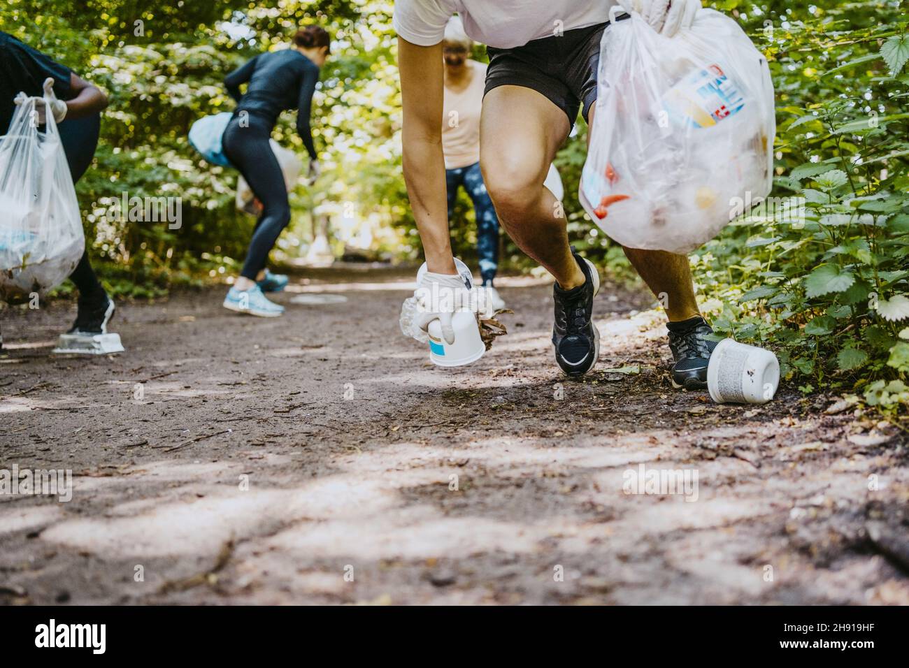 People picking up garbage in park hi-res stock photography and images ...
