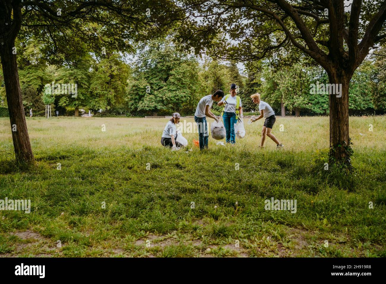 People cleaning community park hi-res stock photography and images - Alamy