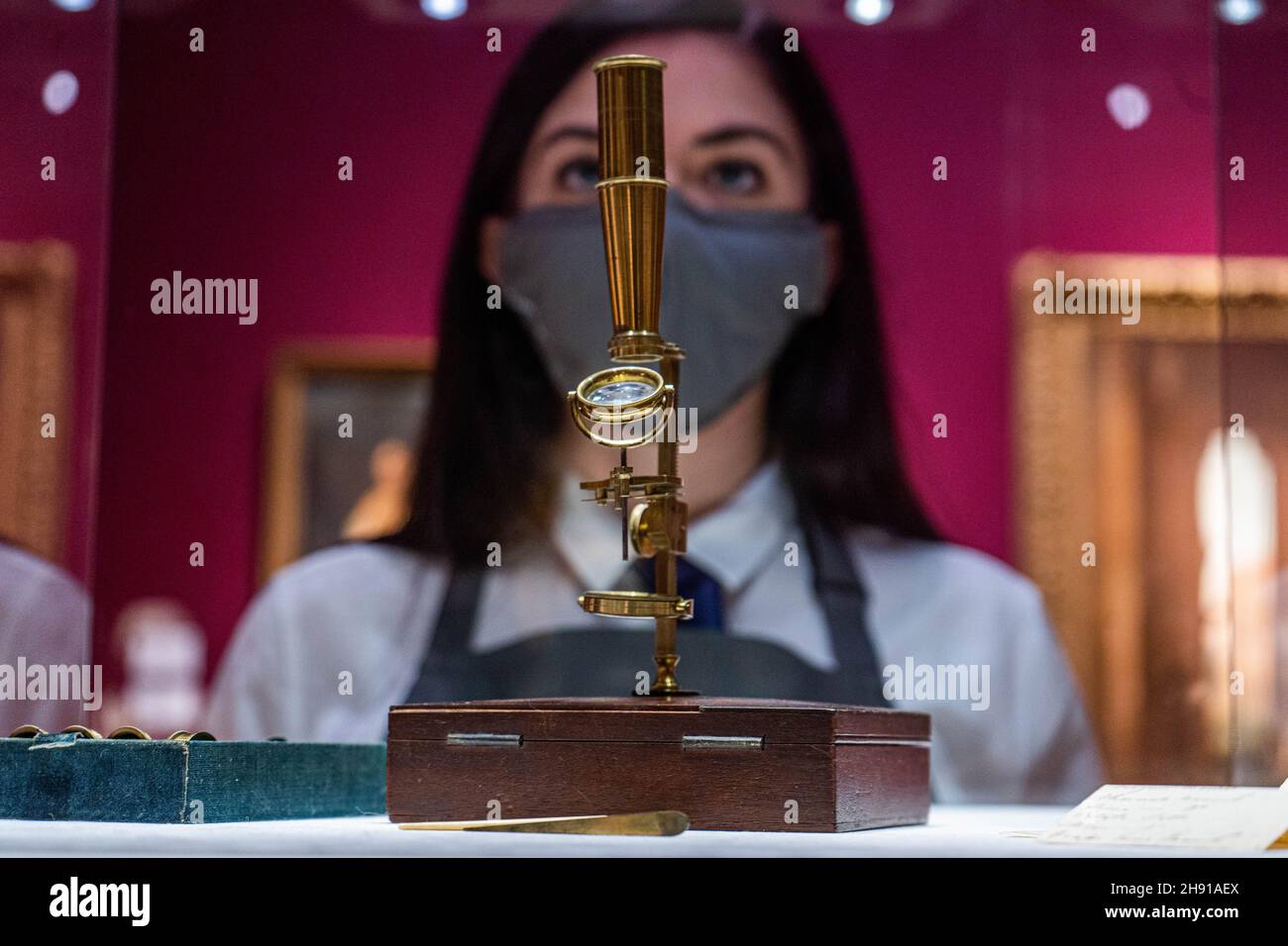 The darwin family microscope hi-res stock photography and images - Alamy