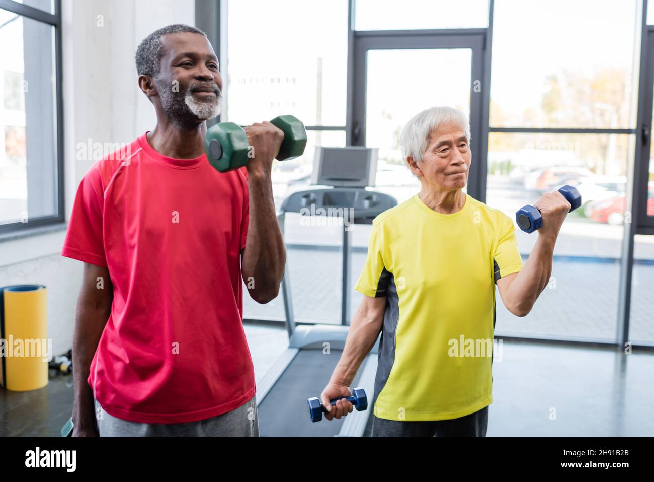 Elderly people working out hi-res stock photography and images - Alamy