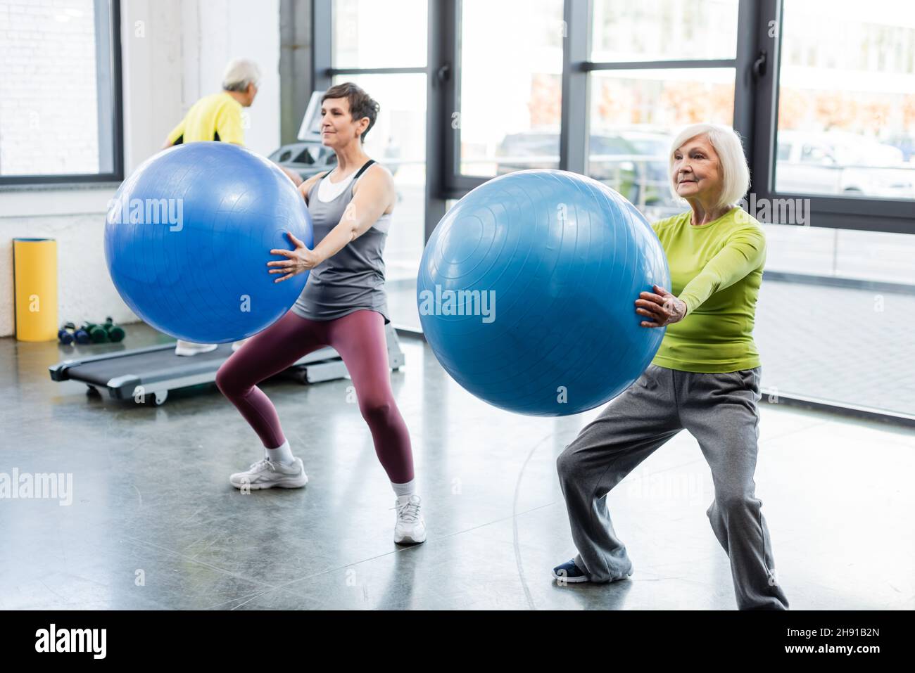 Sportswear sportswomen hi-res stock photography and images - Alamy