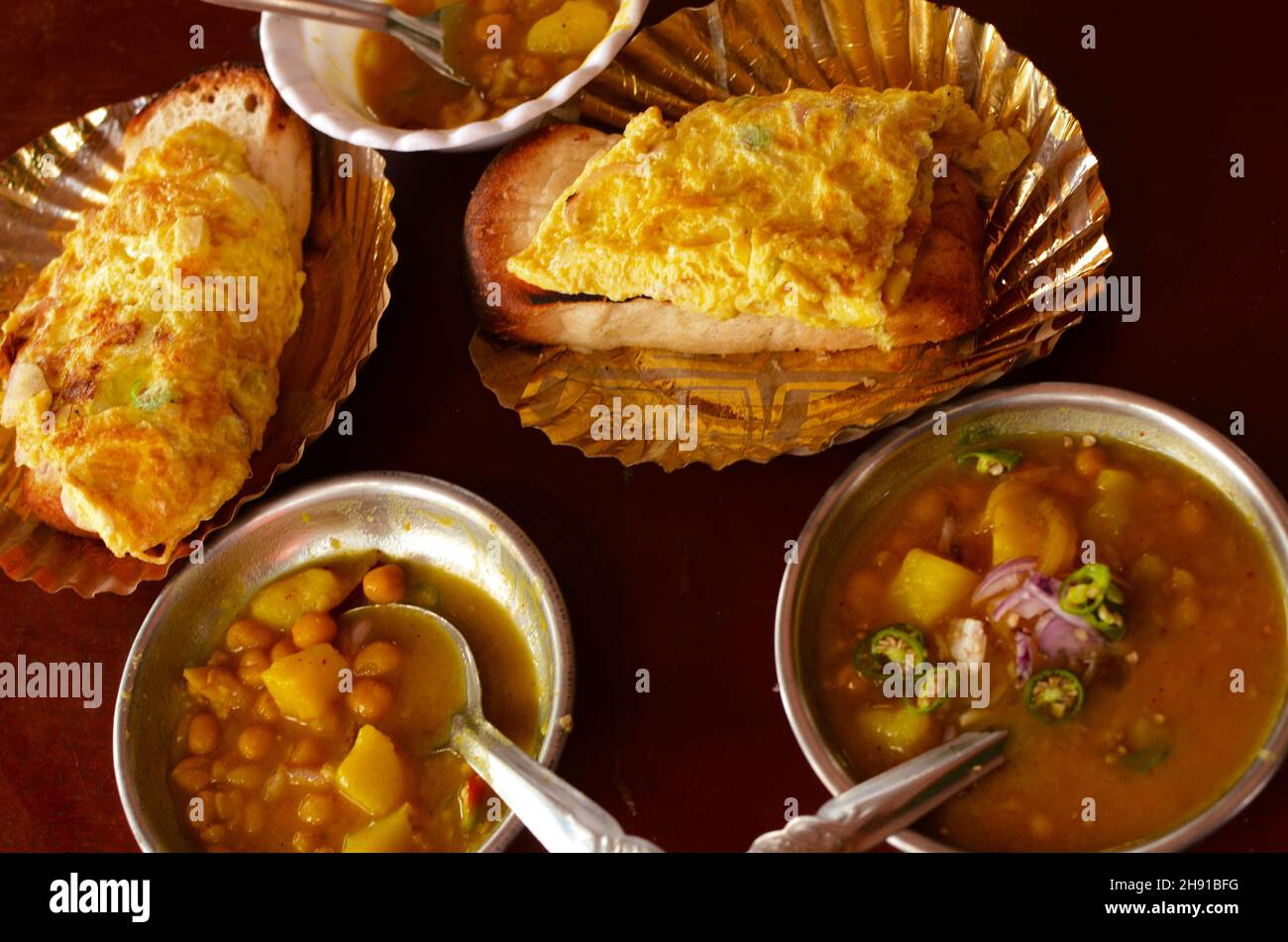 Delicious street food, egg Omelette, Bread ghughani, Delicious Spicy ...