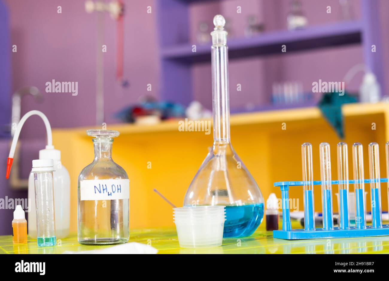 Pictures Chemistry Laboratory Equipment at Brianna Conley blog