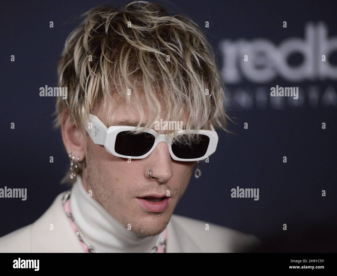 Machine gun kelly aka colson baker hi-res stock photography and images ...