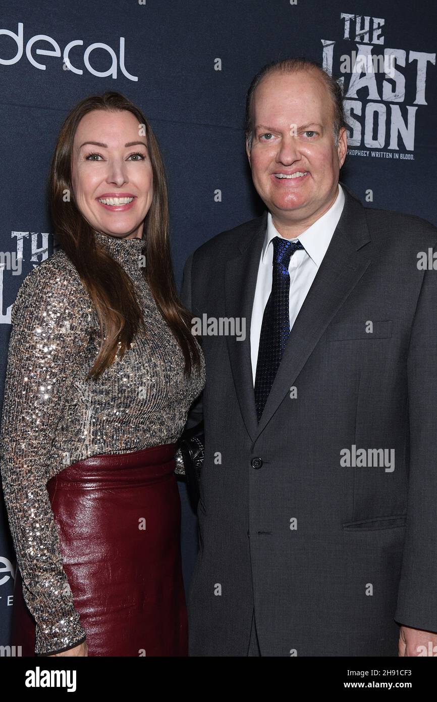 NEW YORK, NEW YORK - DECEMBER 02: Cary Anderson, Kelly Haeseker attends ...