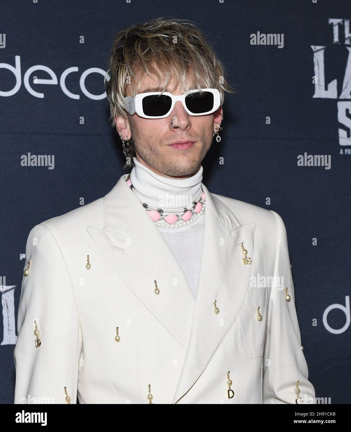 NEW YORK, NEW YORK - DECEMBER 02: Machine Gun Kelly aka Colson Baker ...