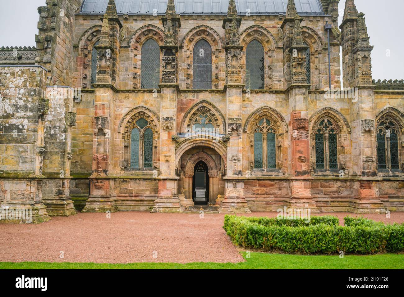 Historic chapel arched windows hi-res stock photography and images - Alamy