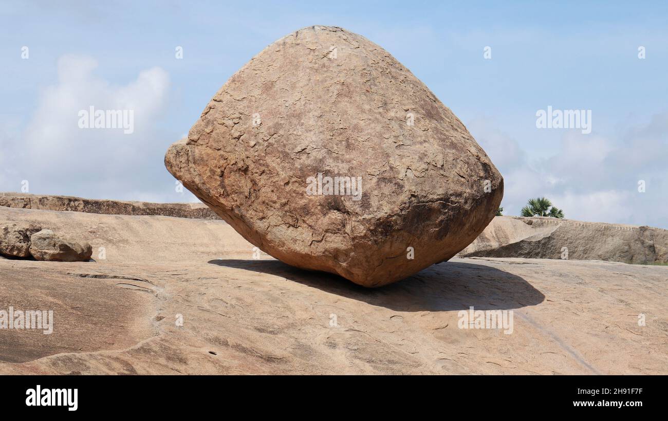 Balancing rock india hi-res stock photography and images - Alamy