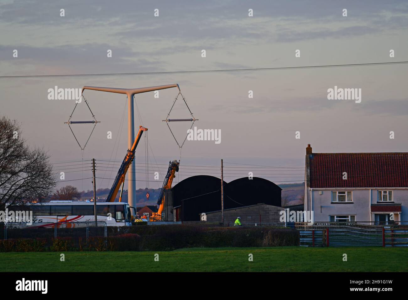 Mark Somerset, UK. 02nd Dec, 2021. National Grid seen building the ...
