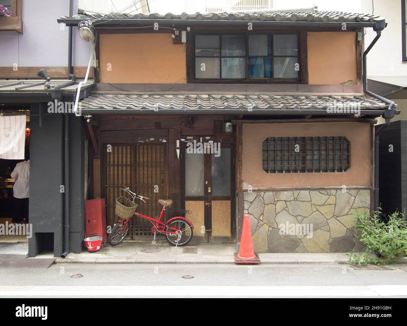 Traditional shop in Kyoto, Japan (Kyomachiya Stock Photo - Alamy