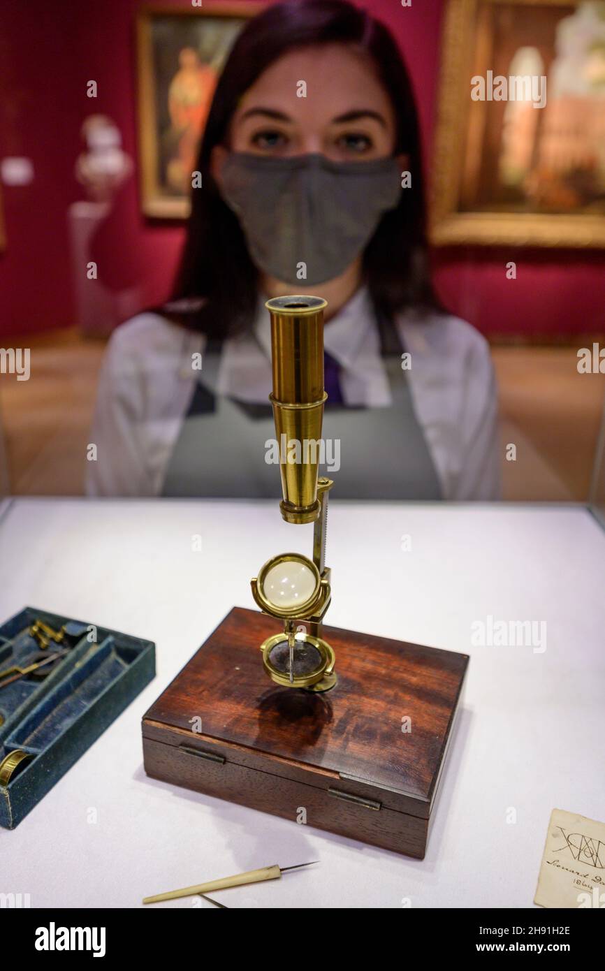 Darwin family microscope hi-res stock photography and images - Alamy