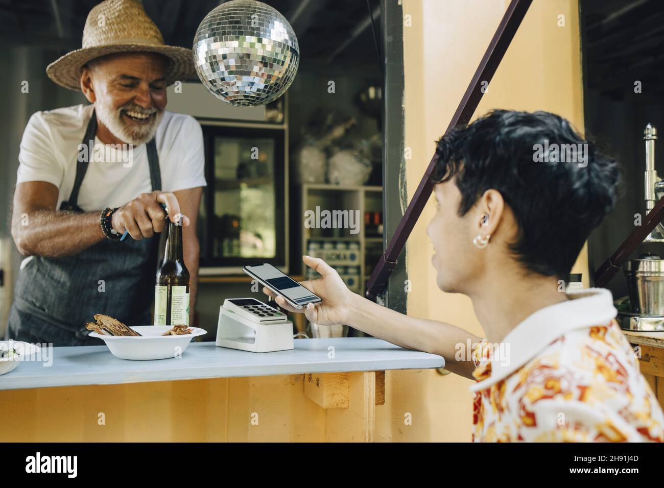Contactless counter service hi-res stock photography and images - Alamy