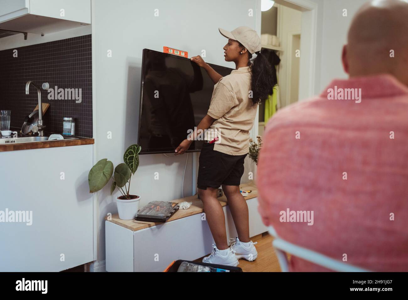 Technician repairing tv set hi-res stock photography and images - Alamy