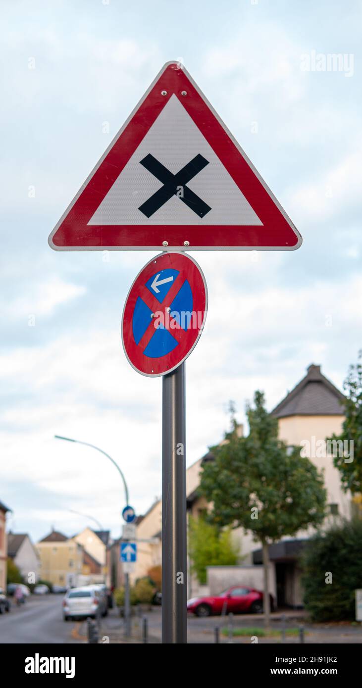 Restricted right of way sign hi-res stock photography and images - Alamy