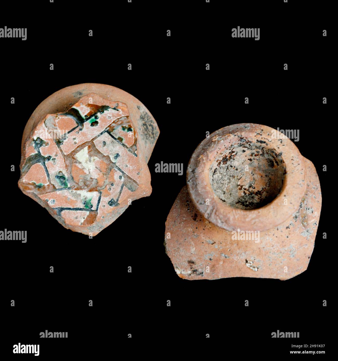 Shards of pots hi-res stock photography and images - Alamy