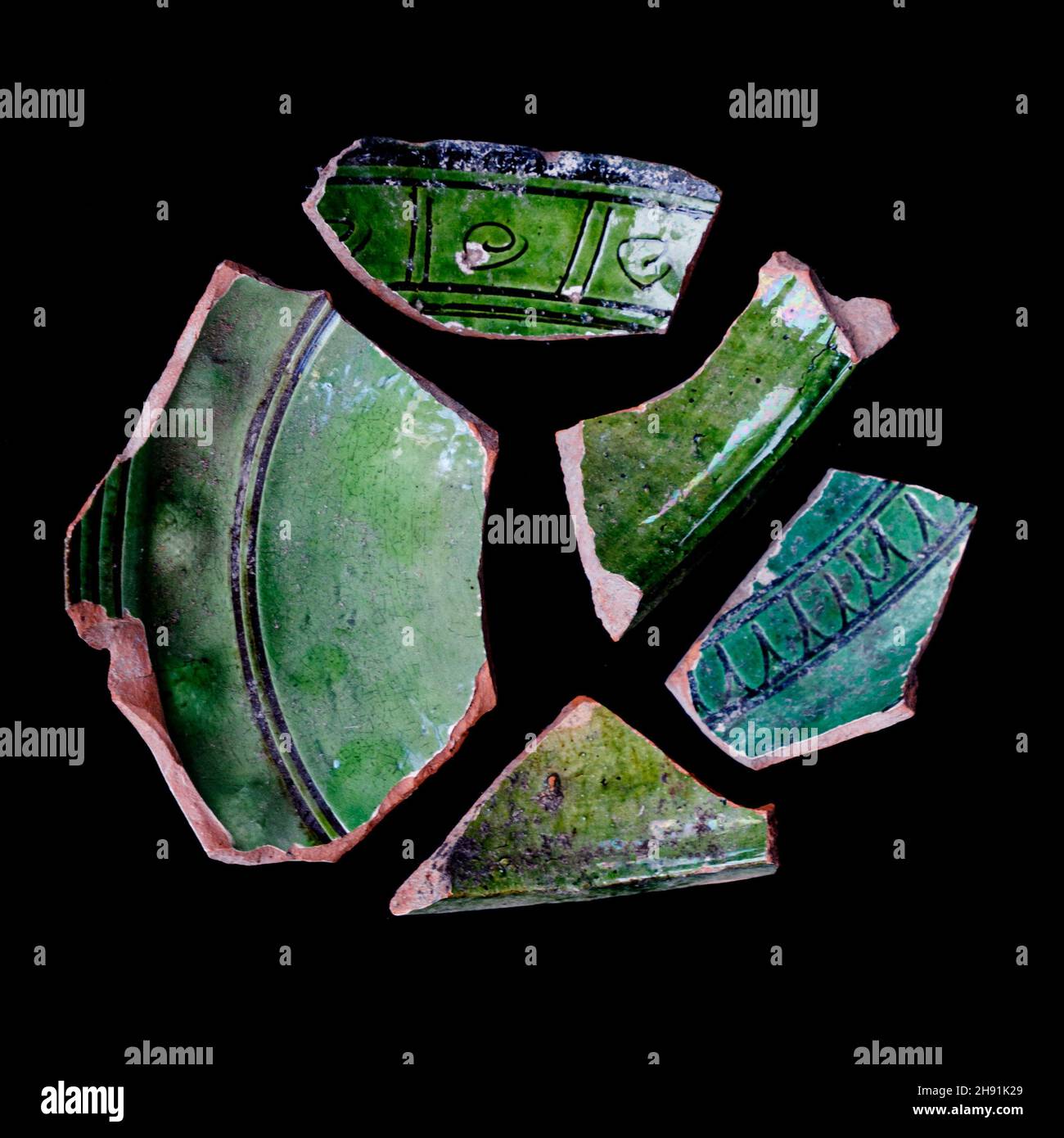 Shards of pots hi-res stock photography and images - Alamy