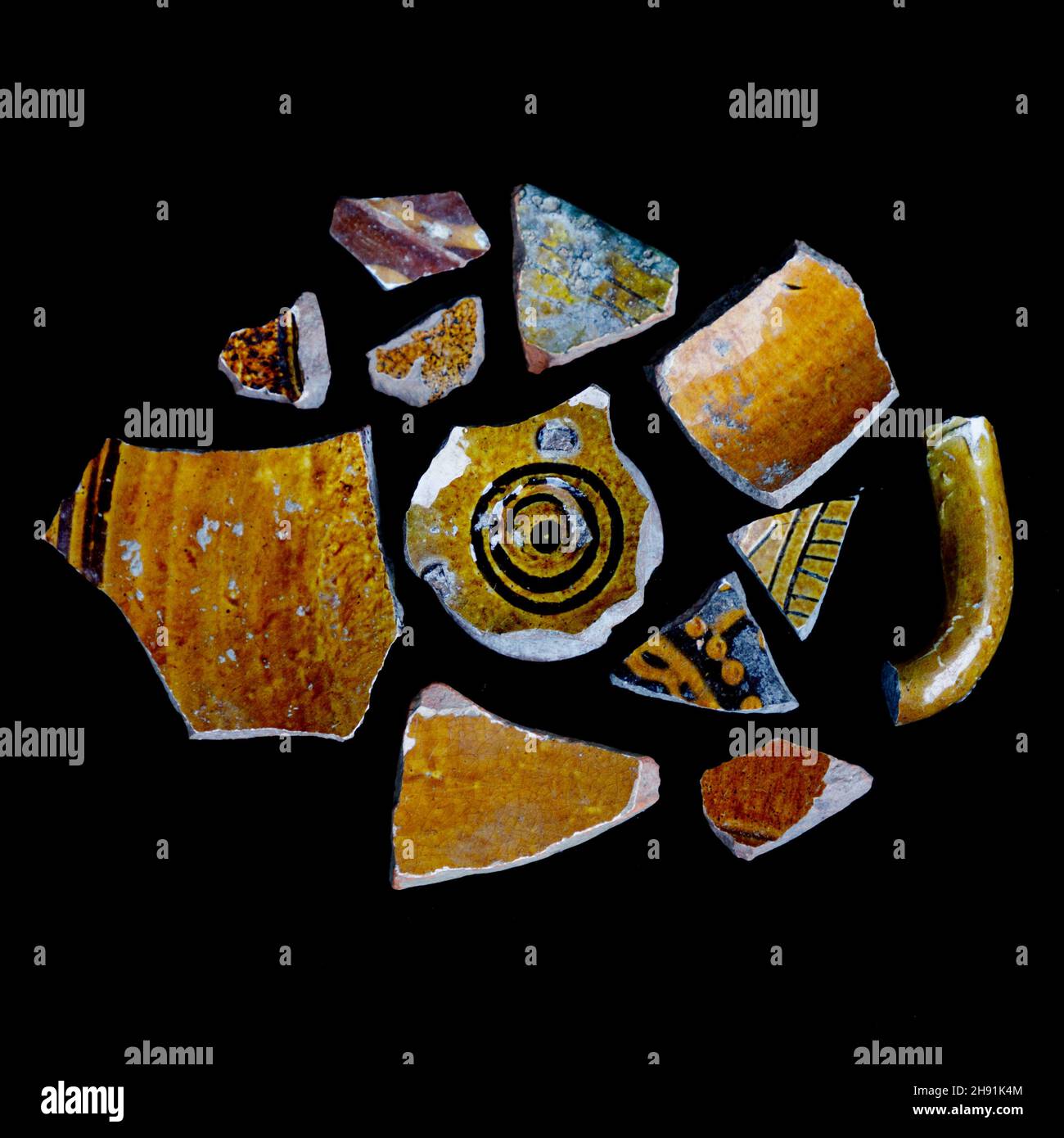 Shards of pots hi-res stock photography and images - Alamy