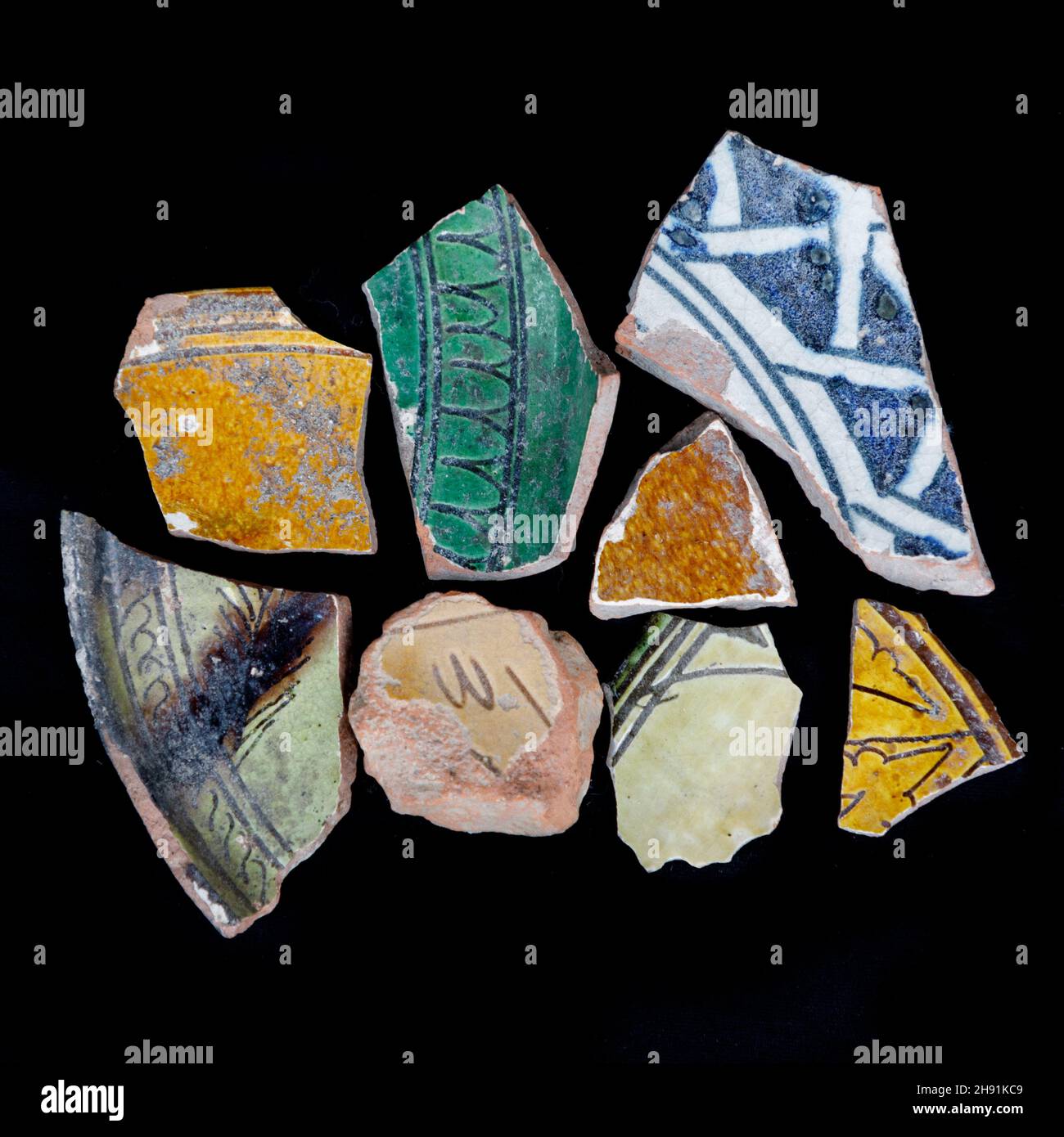 Shards of pots hi-res stock photography and images - Alamy