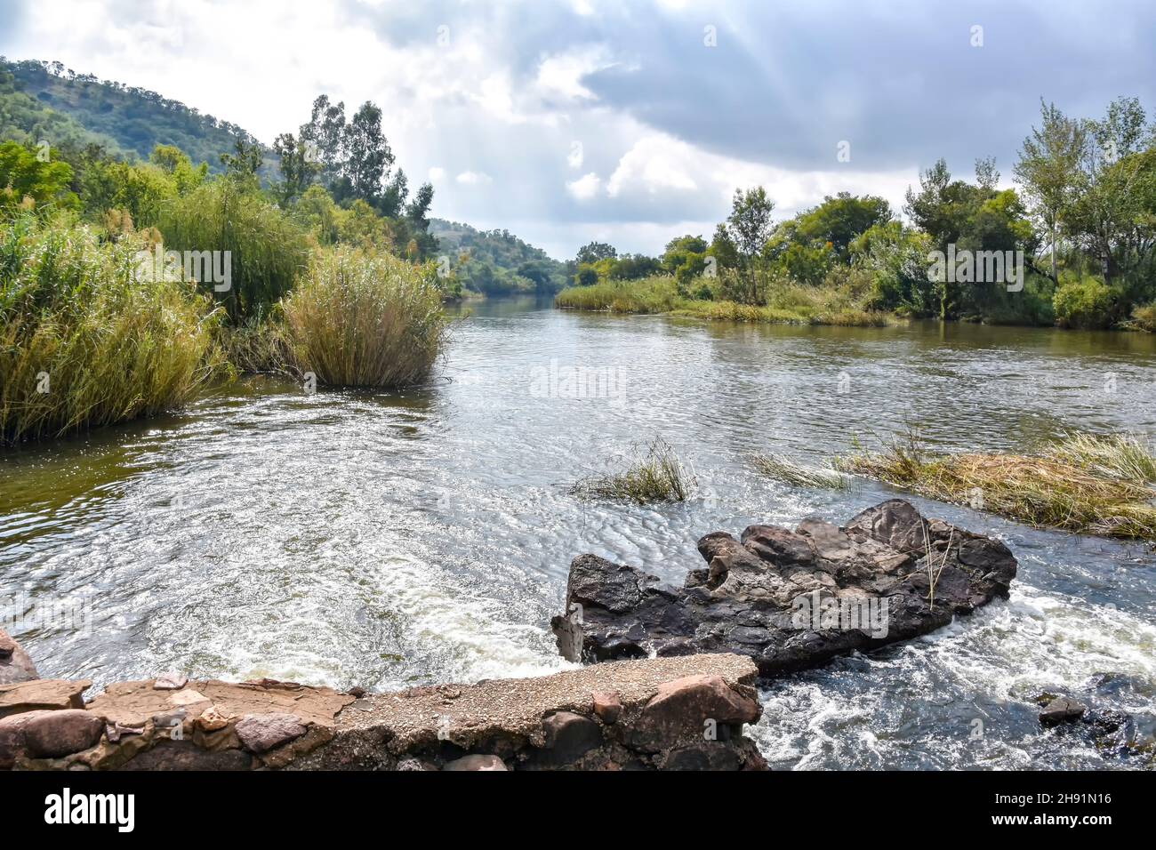 The Wilge River in Trichardspoort River Valley, Gouwsberg Mountain ...