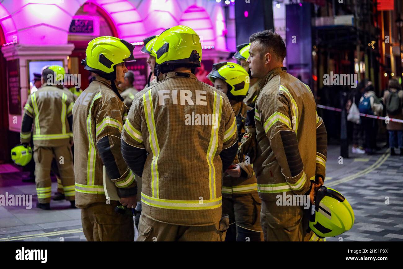 Emergency services fire attend a fire in Central London Stock Photo - Alamy