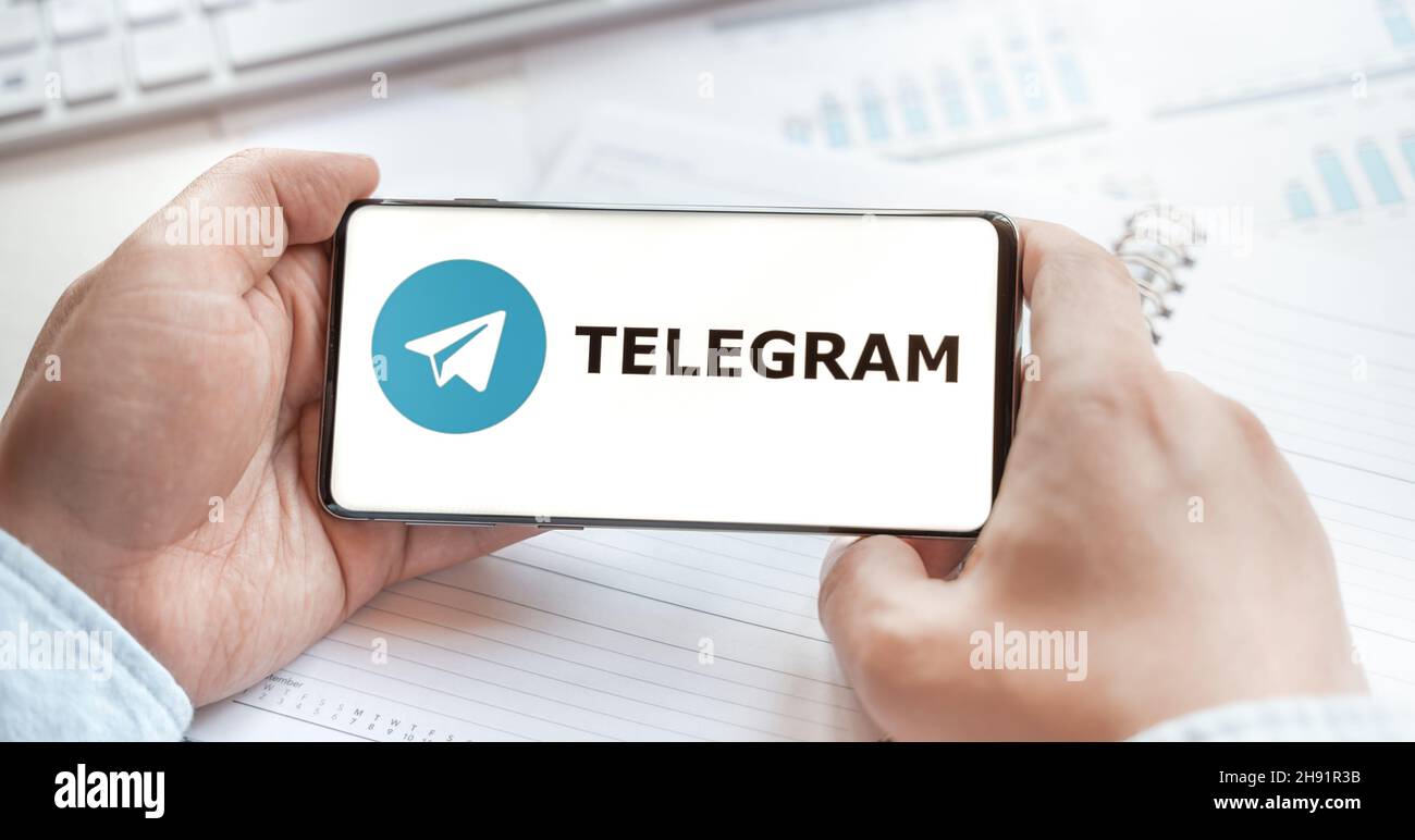Telegram logo symbol hi-res stock photography and images - Alamy