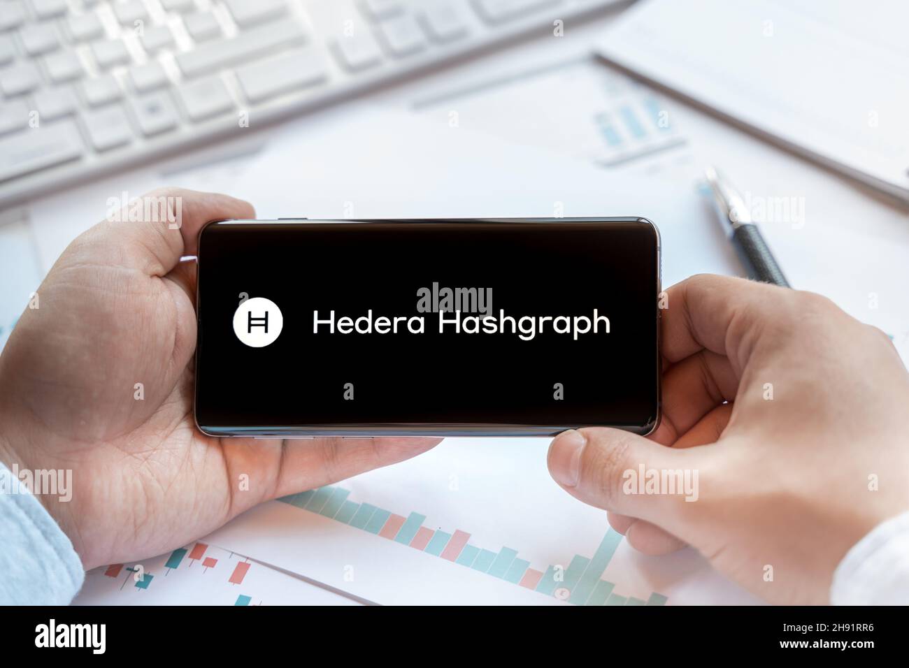 Hbar crypto logo hi-res stock photography and images - Alamy