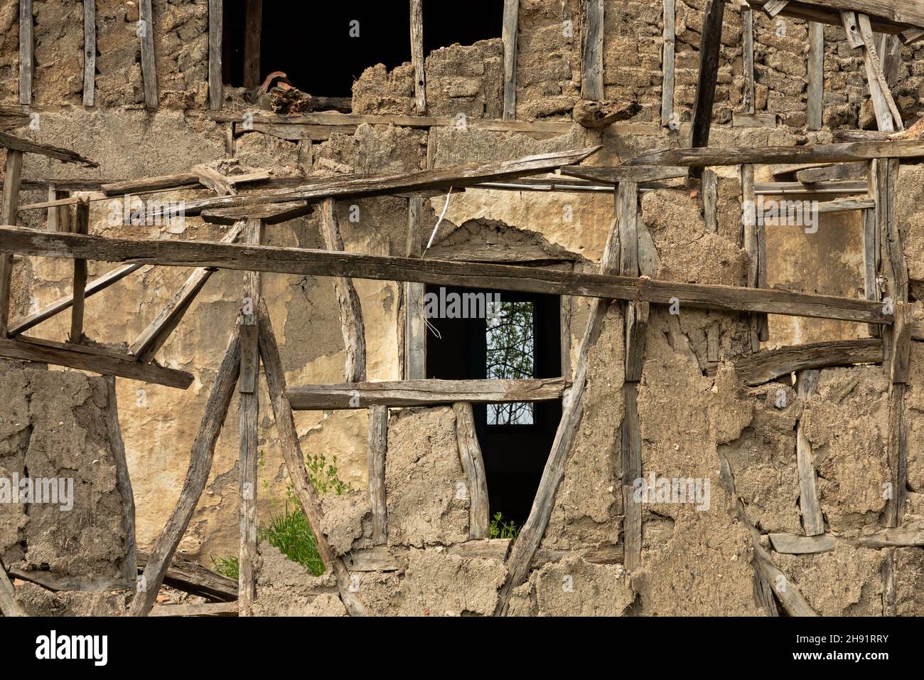 crumbling mud brick building Stock Photo - Alamy