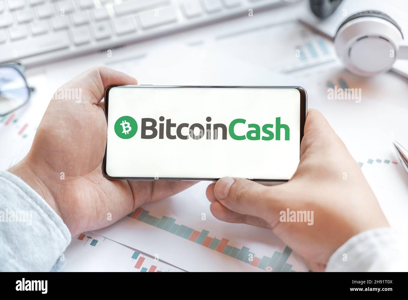 Digital wallet company hi-res stock photography and images - Alamy