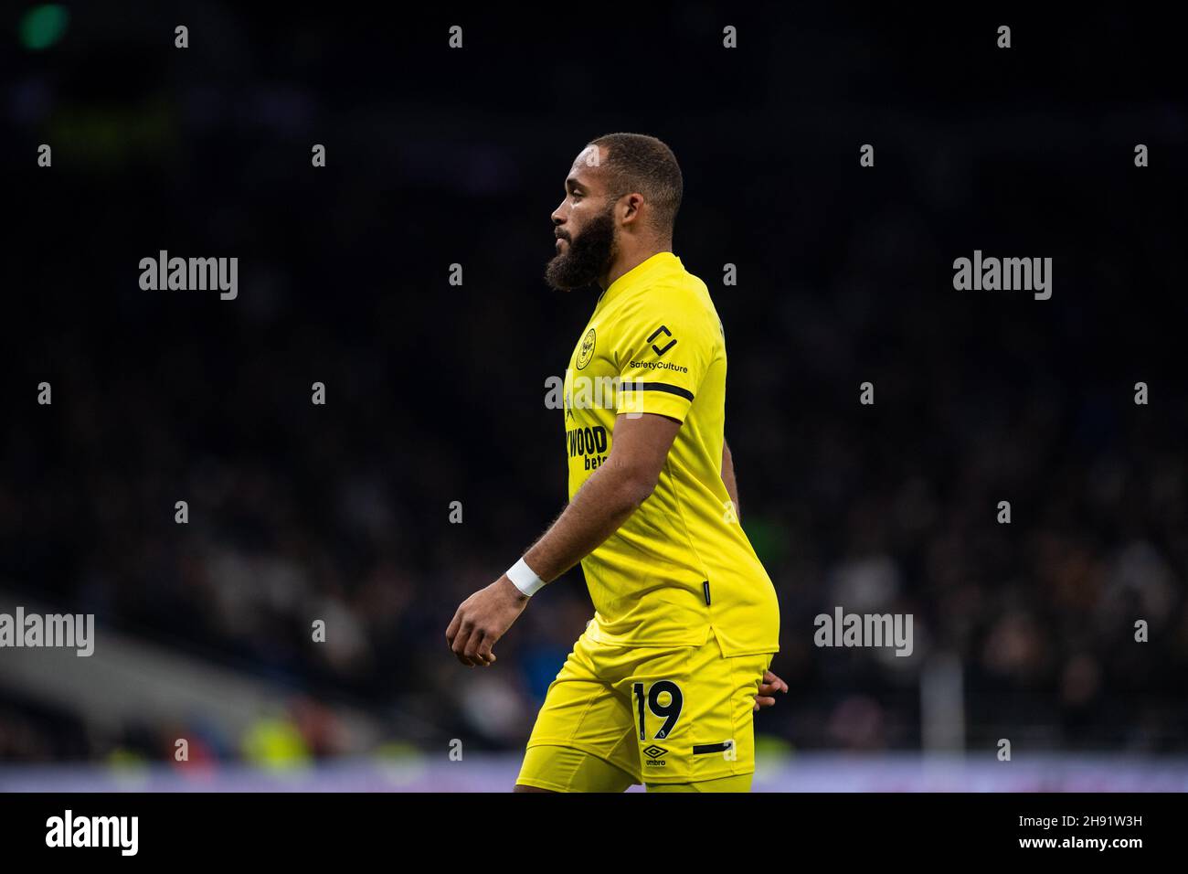 Bryan mbeumo back of shirt hi-res stock photography and images - Alamy